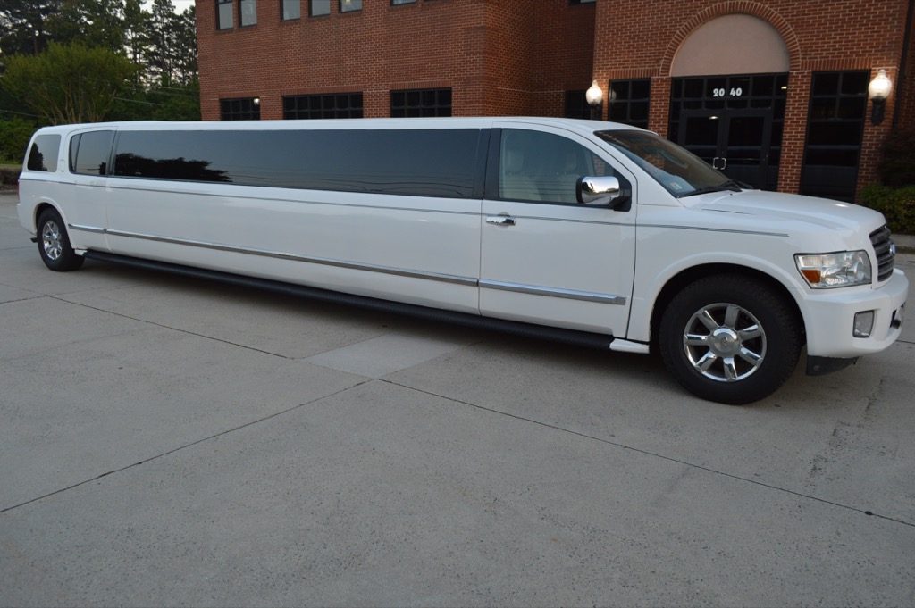 Formal 7 - Infinity SUV Limo (1)