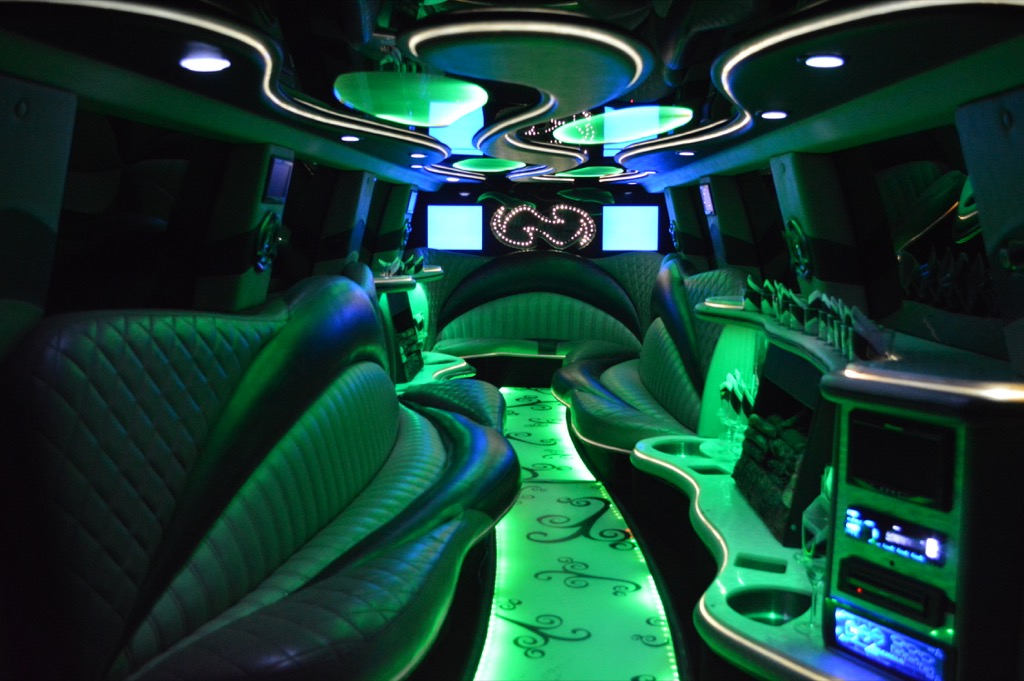 Formal 7 - Infinity SUV Limo (4)